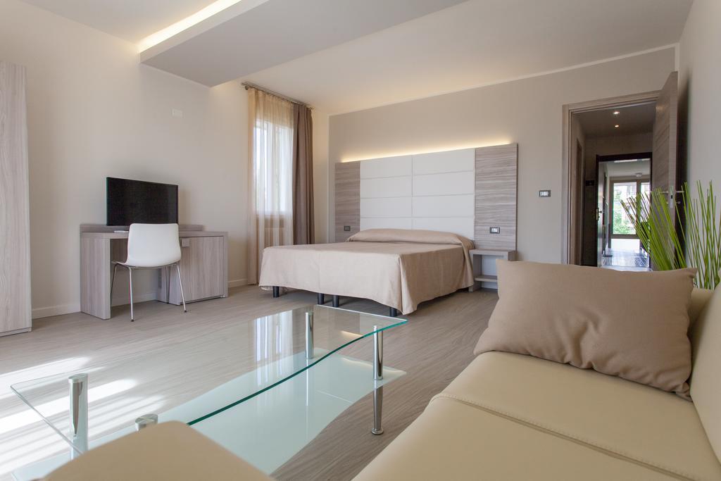 Hotel Gardenia & Villa Charme Adults Friendly 4Star Service Bardolino ...